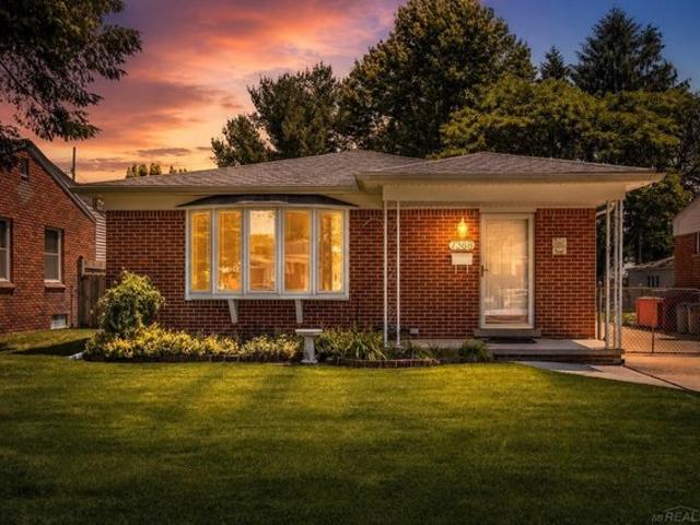 7368 Kubis St, Westland, MI 48185