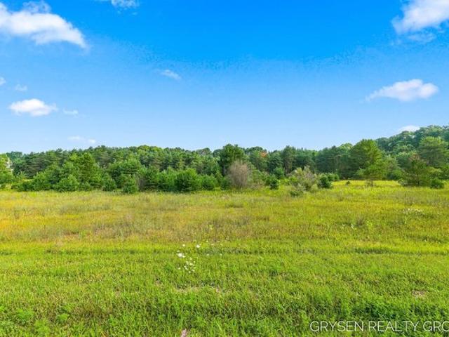 7369 14 Mile Rd NE, Rockford, MI 49341