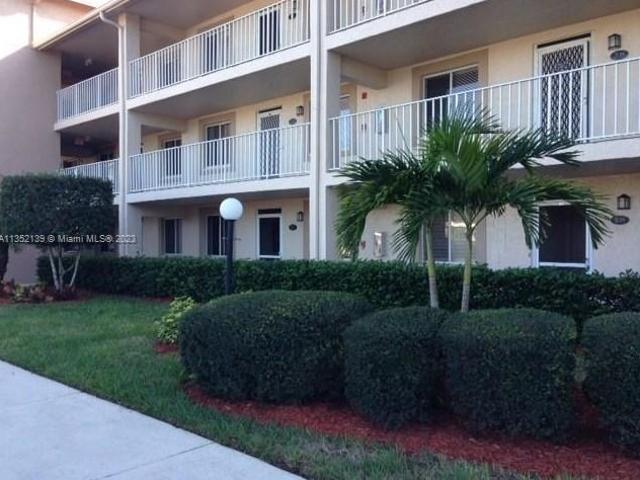 7360 Glenmoor #4 105, Other City In The State Of Florida, FL 34104