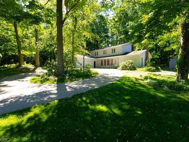 7360 Ledgewood Dr, Kirtland, OH 44094