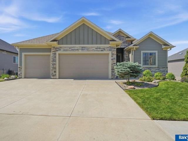 7361 Andy Dr, Lincoln, NE 68516
