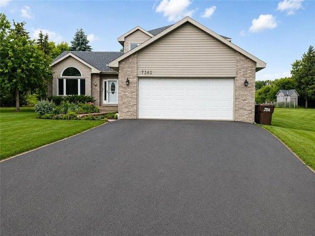 7362 51st St N, Oakdale, MN 55128