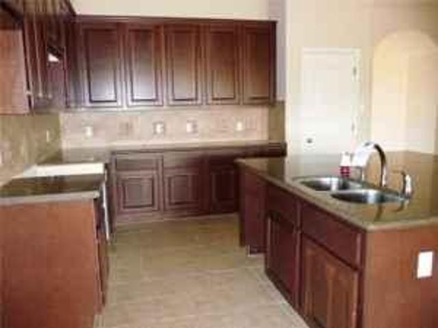 $736 / 2br Private entrance balcony or patio Baltimore