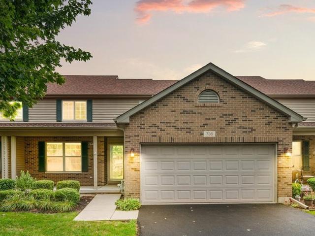 736 Dolores Ln, Sycamore, IL 60178