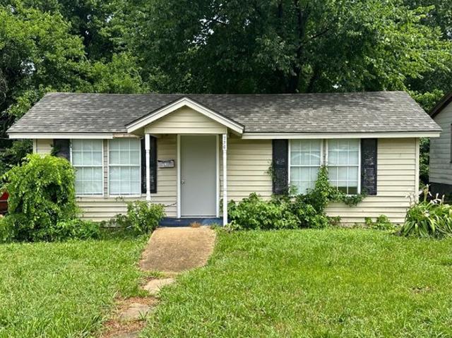 736 E Gardena St, Ada, OK 74820
