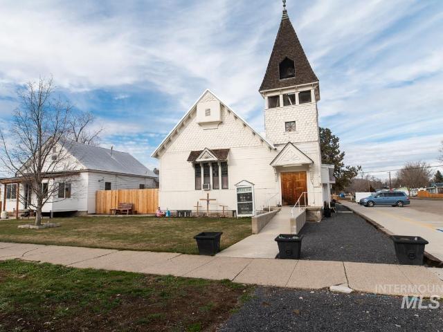736 E Main St