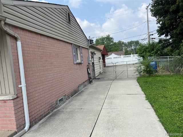 736 Forest Street