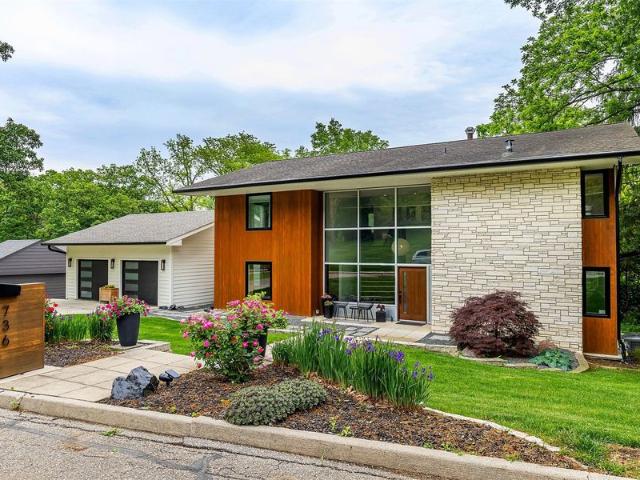 736 Foster Dr, Des Moines, IA