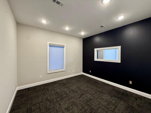736 Hillsboro Blvd