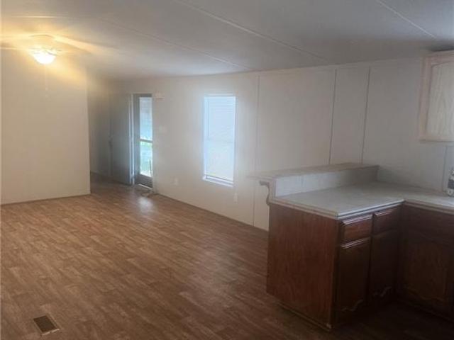 736 N 9th Place