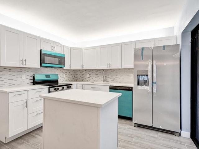 736 NW 98th Cir, Plantation, FL 33324