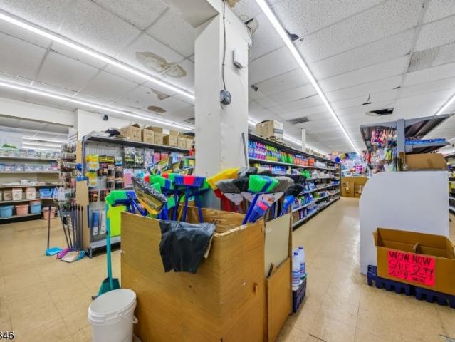 736 W Grand Ave
