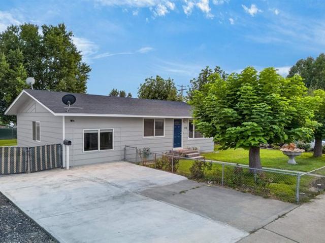 736 W Leola St, Pasco, WA 99301