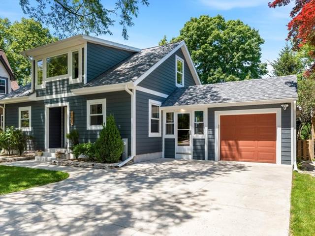 736 W Rock Pl, Glendale, WI 53209