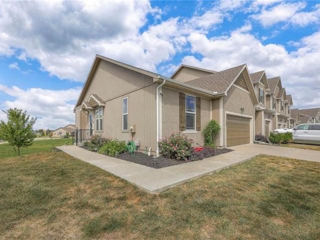 736 W Shawnee Ct, Gardner, KS 66030