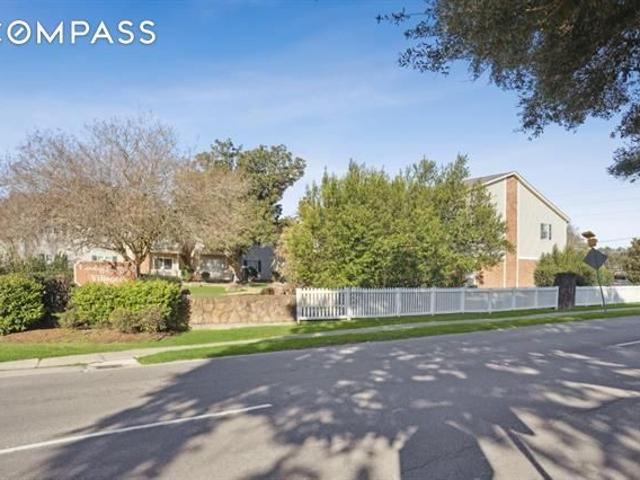 736 Village Rd H, Kenner, LA