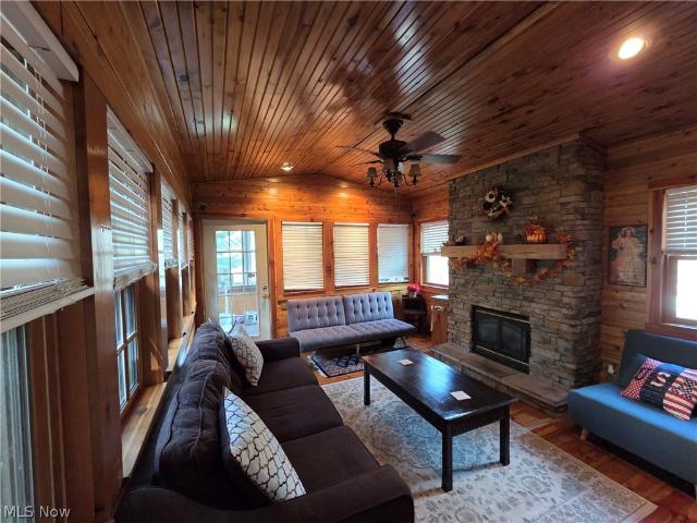 7374 Lakeshore Drive
