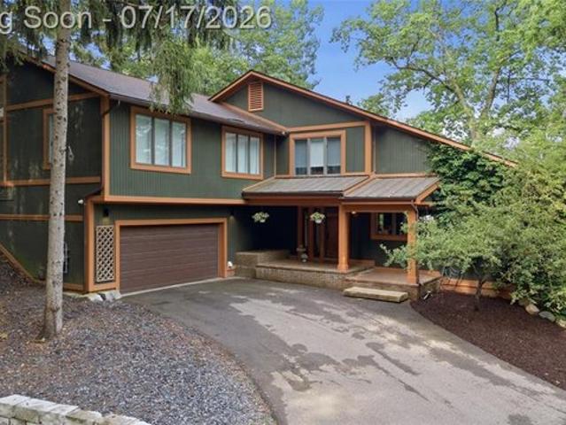 7375 Parkwood Dr, Tyrone Township, MI 48430