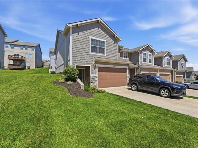 7370 Griffey St, Parkville, MO 64152