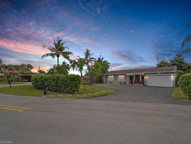 7370 SW 34th St, Miami, FL 33155