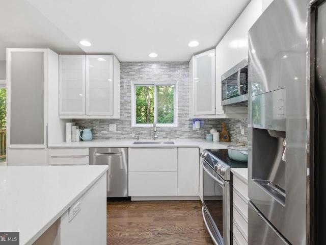 7371 Crown Lane