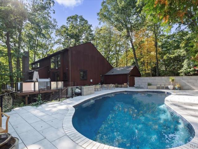 7371 Lindenmere Drive