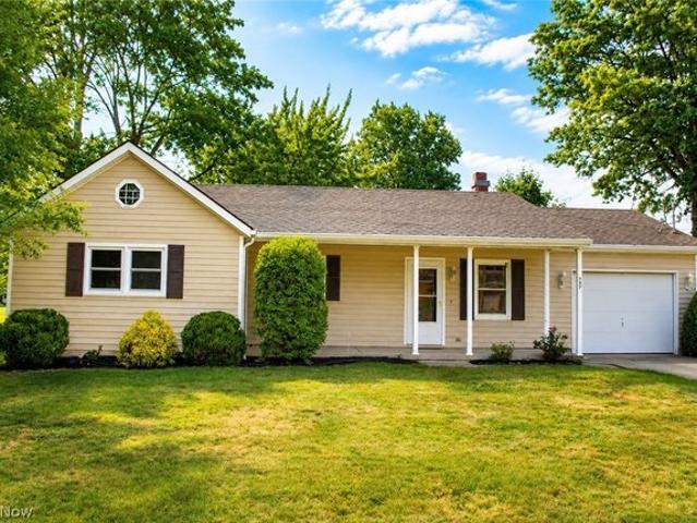 737 Grantwood Ave, Sheffield Lake, OH 44054