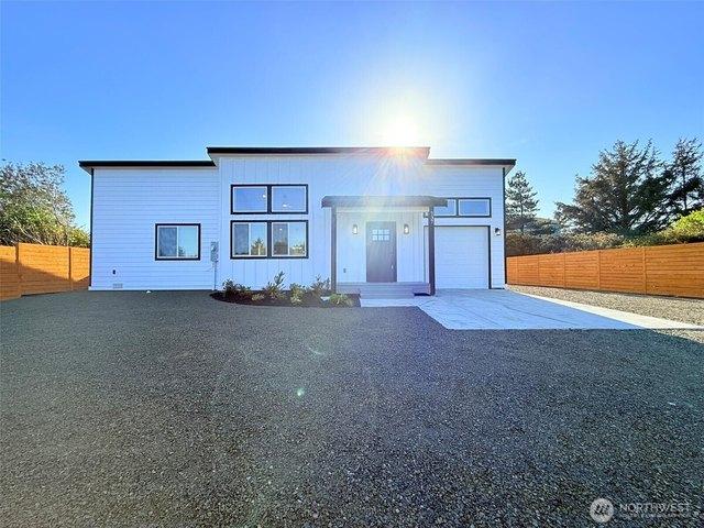 737 Ocean Shores Blvd SW, Ocean Shores, WA 98569