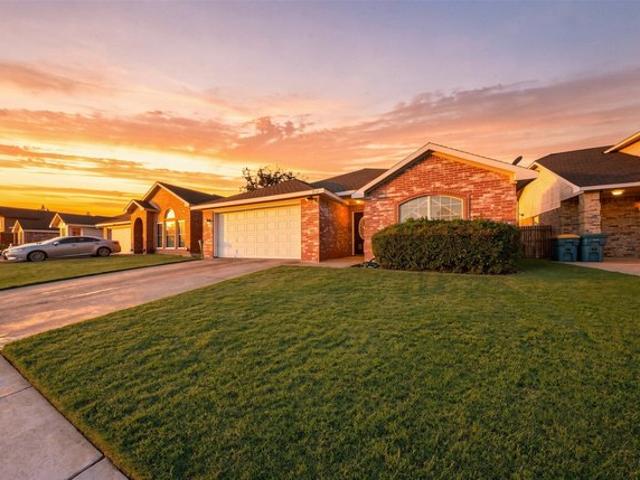 737 Nelson Dr, Cedar Hill, TX 75104