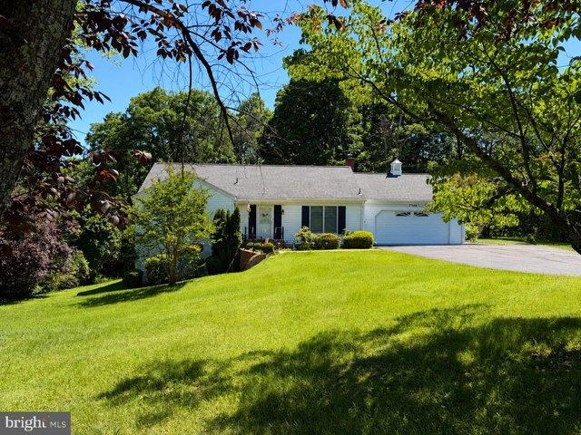 7386 Stuart Cir, Warrenton, VA 20187