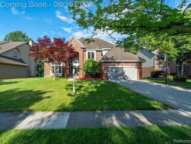 7386 Woodlore Dr, West Bloomfield Township, MI 48323