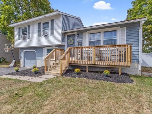 7388 Oakpost Rd, Liverpool, NY 13088