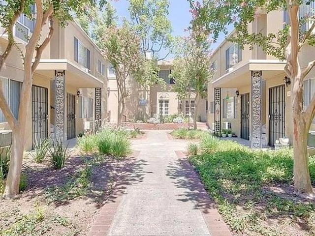 7389 Magnolia Ave, Riverside, CA 92504