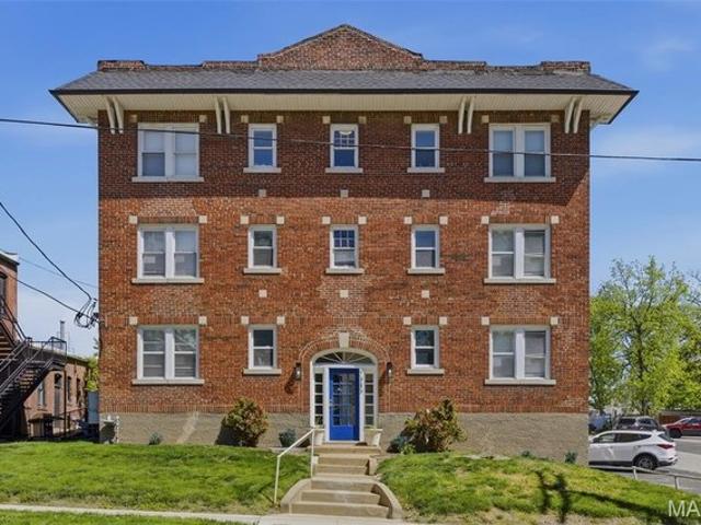 7389 Maple Ave, Maplewood, MO 63143