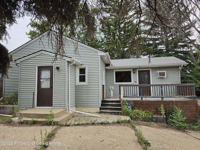 738 1st St E, Dickinson, ND 58601