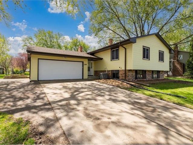 738 County Road B E, Maplewood, MN 55117