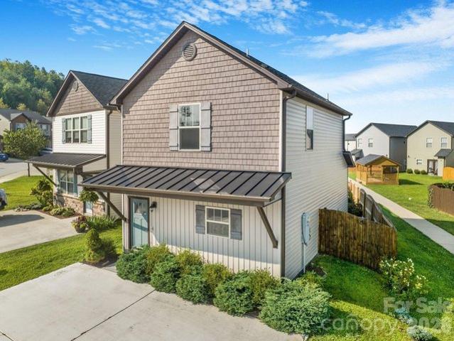 738 Cardwell Ln, Fletcher, NC 28732