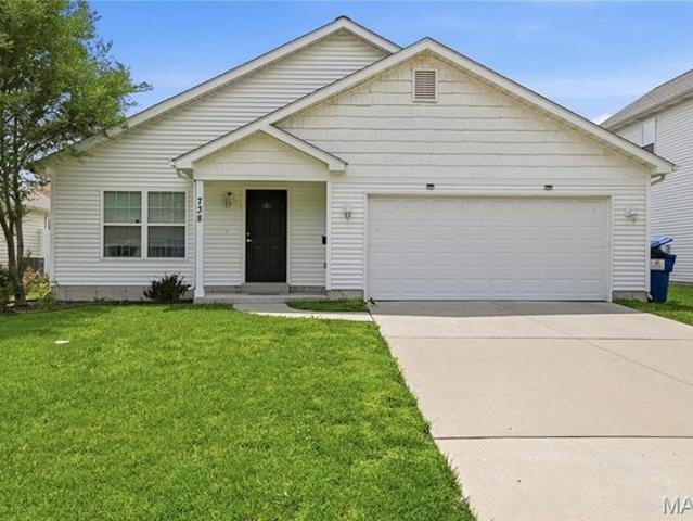 738 Charbonier Rd, Florissant, MO 63031