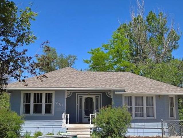 738 Clark St, Thermopolis, WY 82443