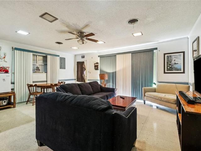 738 Avenue A Avenue