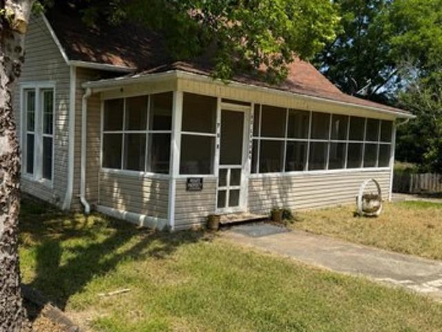 738 Brinkley St, De Valls Bluff, AR 72041