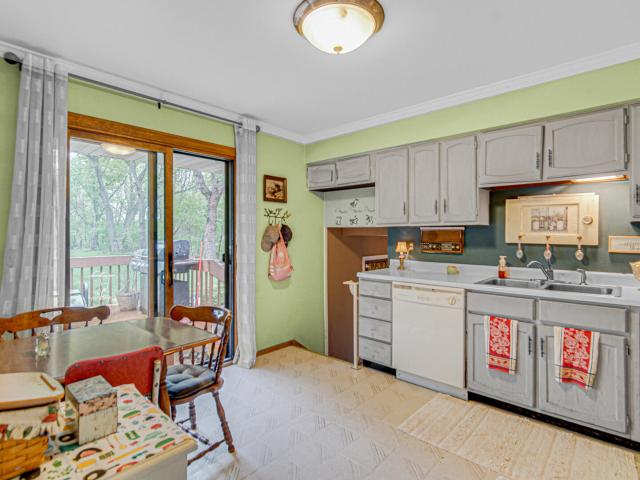 738 E 11th Street