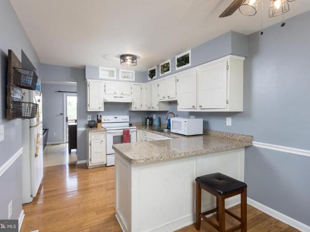 738 Farnham Place