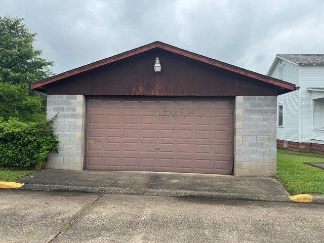 738 Howard St, New Martinsville, WV 26155