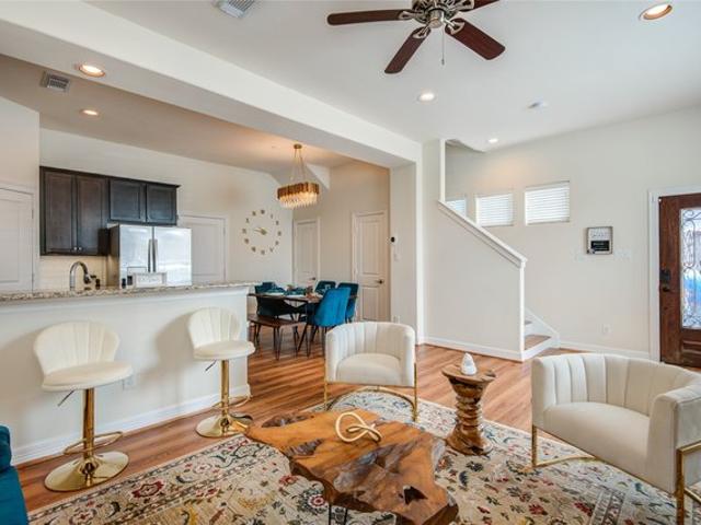 738 Link Rd, Houston, TX 77009