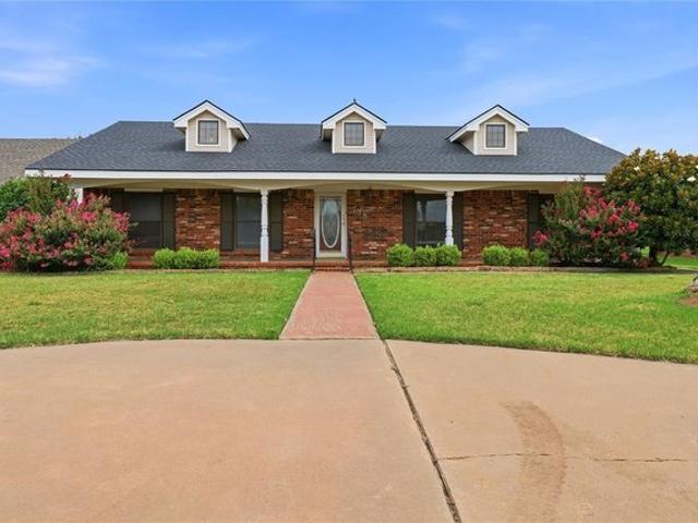 738 N Stadium Dr, Hobart, OK 73651