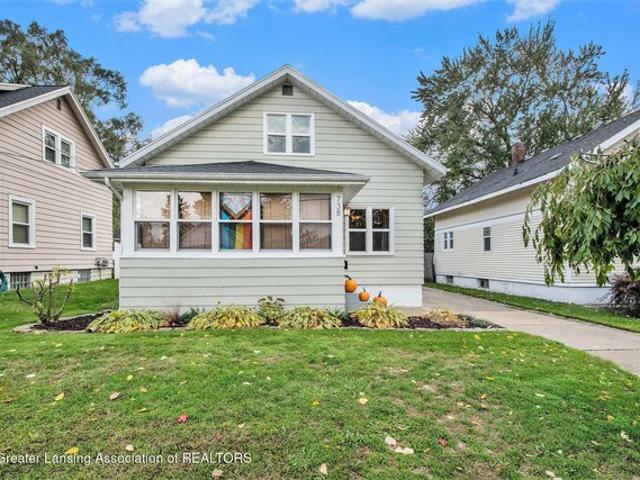 738 NE Graceland St, Grand Rapids, MI 49505