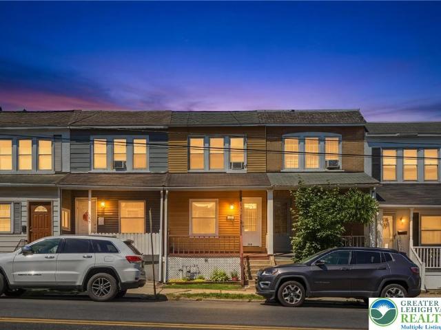 738 S 8th Street