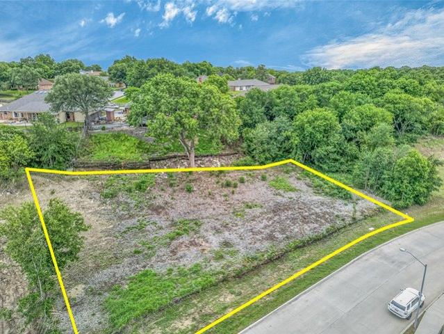 738 Sterling Dr, Benbrook, TX 76126