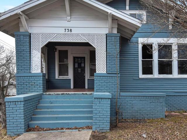 738 SW 1st Street